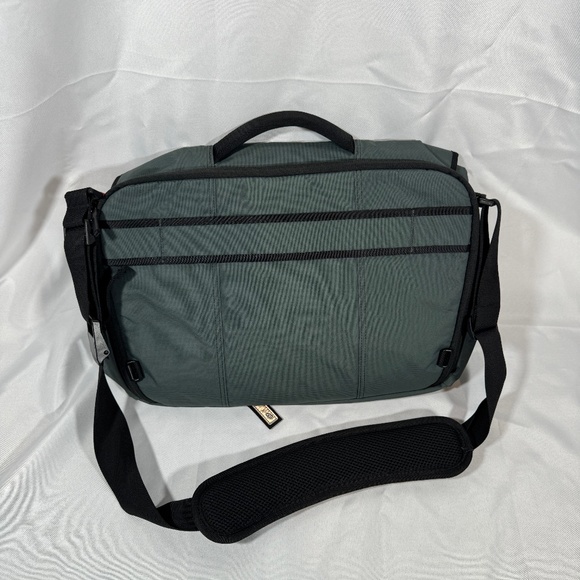 Timbuk2 | Bags | Timbuk 2 Messenger Bag With Laptop Protection Area ...